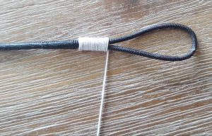 Why bowstrings have a big and a small loop - ImproveYourArchery.com