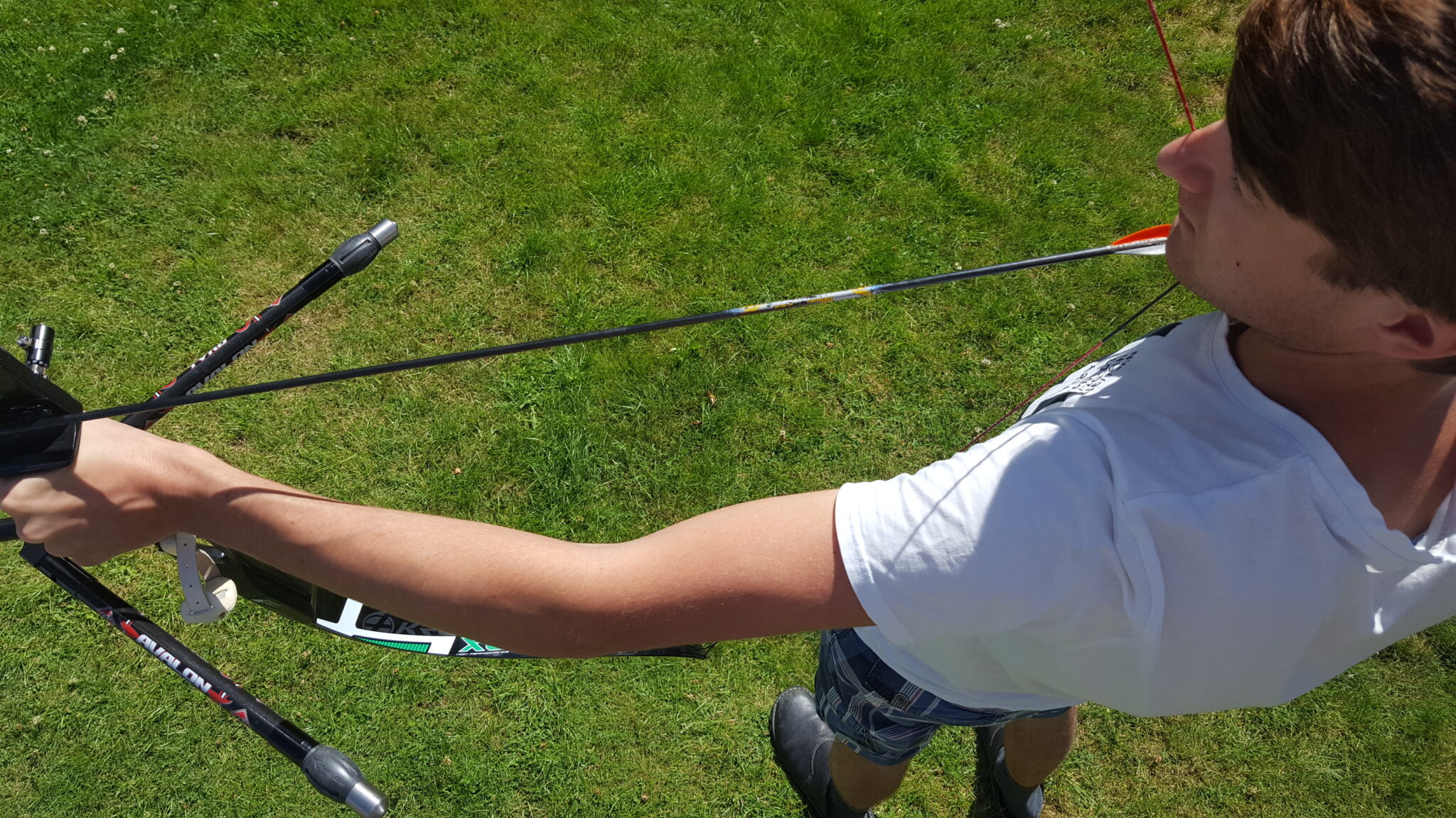 Shooting with a bent vs. straight bow arm - ImproveYourArchery.com